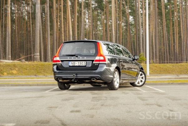 Grey Volvo V70 2014 in Riga, with an engine capacity of 2.00 L and mileage of 300 thousand km for 5390 €, photo 5 on AUTOMOTO.COM.LV