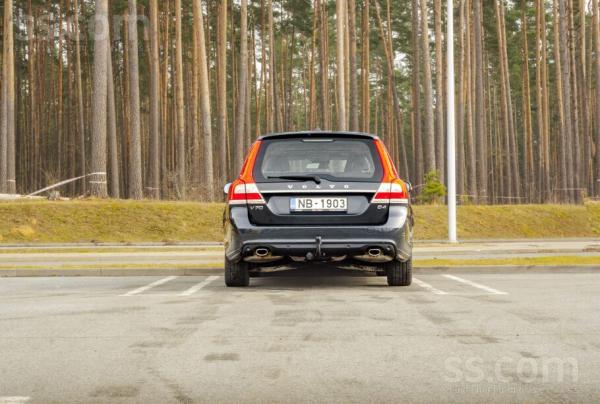 Grey Volvo V70 2014 in Riga, with an engine capacity of 2.00 L and mileage of 300 thousand km for 5390 €, photo 6 on AUTOMOTO.COM.LV