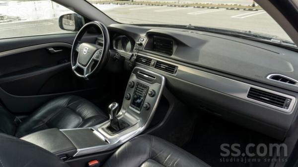 Grey Volvo V70 2014 in Riga, with an engine capacity of 2.00 L and mileage of 300 thousand km for 5390 €, photo 10 on AUTOMOTO.COM.LV