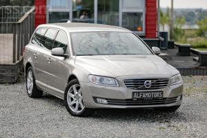 Grey Volvo V70 2014 in Riga, with an engine capacity of 2.00 L and mileage of 263 thousand km for 6990 €, photo 3 on AUTOMOTO.COM.LV