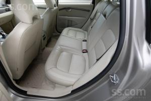 Grey Volvo V70 2014 in Riga, with an engine capacity of 2.00 L and mileage of 263 thousand km for 6990 €, photo 9 on AUTOMOTO.COM.LV