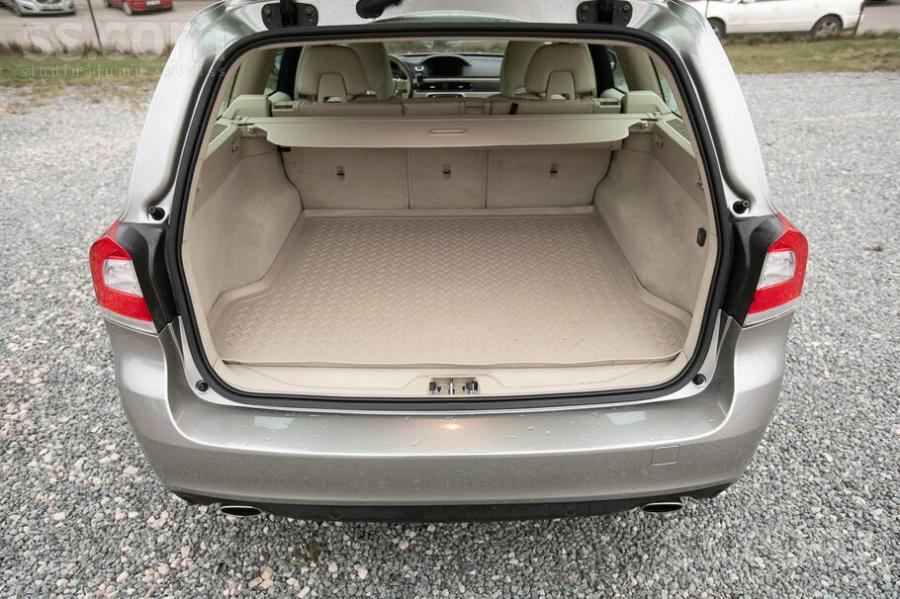 Grey Volvo V70 2014 in Riga, with an engine capacity of 2.00 L and mileage of 263 thousand km for 6990 €, photo 11 on AUTOMOTO.COM.LV