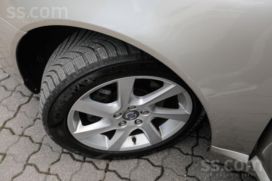Grey Volvo V70 2014 in Riga, with an engine capacity of 2.00 L and mileage of 263 thousand km for 6990 €, photo 20 on AUTOMOTO.COM.LV