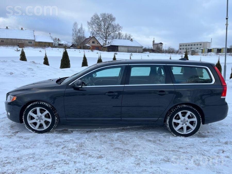 Grey Volvo V70 2014 in Riga, with an engine capacity of 2.00 L and mileage of 300 thousand km for 6700 €, photo 4 on AUTOMOTO.COM.LV