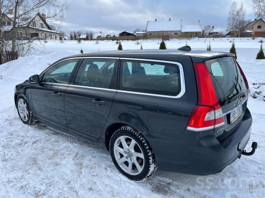 Grey Volvo V70 2014 in Riga, with an engine capacity of 2.00 L and mileage of 300 thousand km for 6700 €, photo 5 on AUTOMOTO.COM.LV