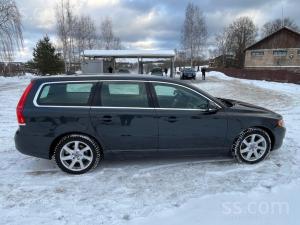 Grey Volvo V70 2014 in Riga, with an engine capacity of 2.00 L and mileage of 300 thousand km for 6700 €, photo 8 on AUTOMOTO.COM.LV