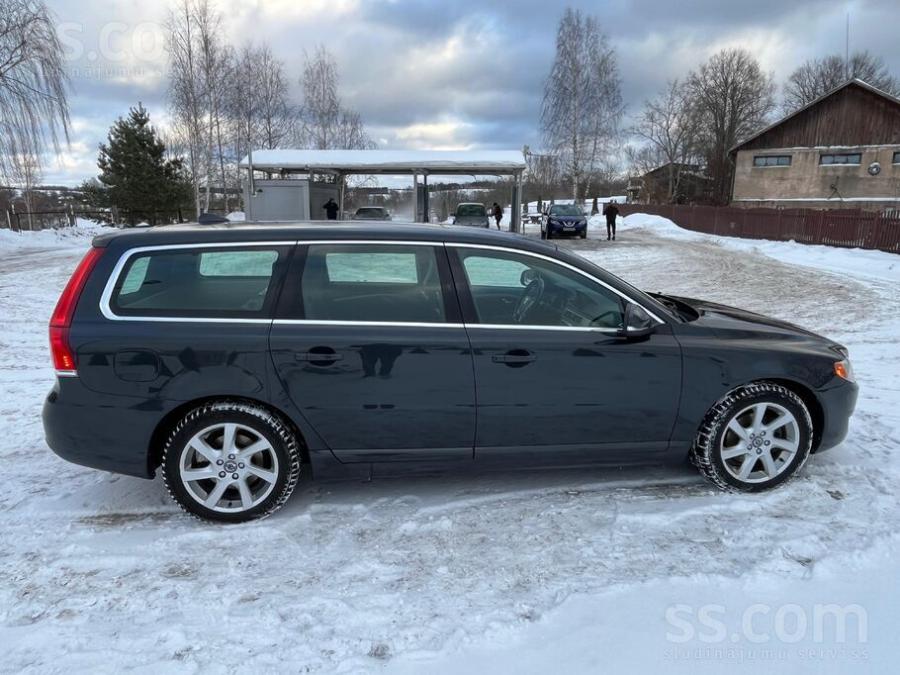 Grey Volvo V70 2014 in Riga, with an engine capacity of 2.00 L and mileage of 300 thousand km for 6700 €, photo 8 on AUTOMOTO.COM.LV