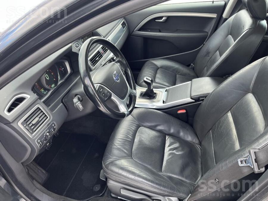 Grey Volvo V70 2014 in Riga, with an engine capacity of 2.00 L and mileage of 300 thousand km for 6700 €, photo 14 on AUTOMOTO.COM.LV