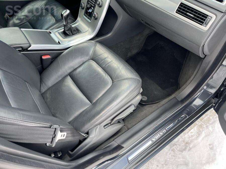 Grey Volvo V70 2014 in Riga, with an engine capacity of 2.00 L and mileage of 300 thousand km for 6700 €, photo 15 on AUTOMOTO.COM.LV