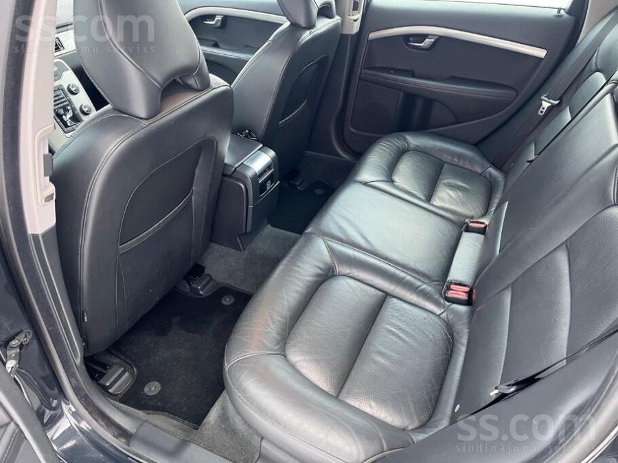 Grey Volvo V70 2014 in Riga, with an engine capacity of 2.00 L and mileage of 300 thousand km for 6700 €, photo 17 on AUTOMOTO.COM.LV