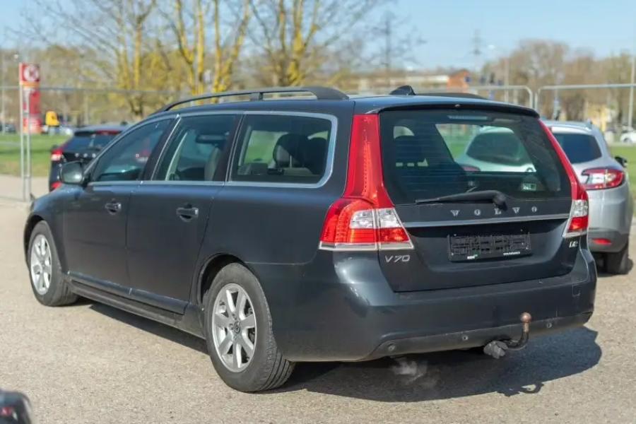 Pelēks Volvo V70 2014 Liepāja, ar dzinēja tilpumu 1.60 L un nobraukumu 285 tūkst. km par 9950 €, foto 3 vietnē AUTOMOTO.COM.LV