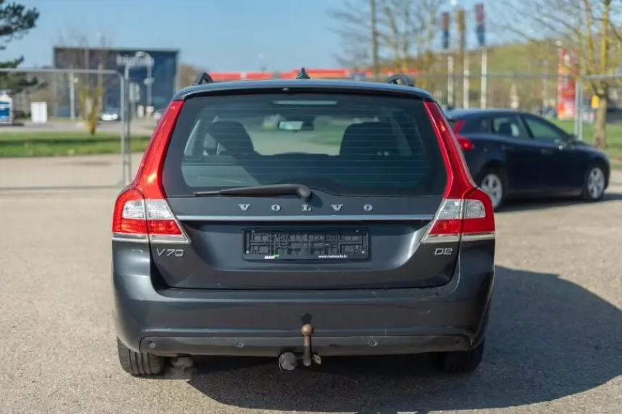 Pelēks Volvo V70 2014 Liepāja, ar dzinēja tilpumu 1.60 L un nobraukumu 285 tūkst. km par 9950 €, foto 4 vietnē AUTOMOTO.COM.LV