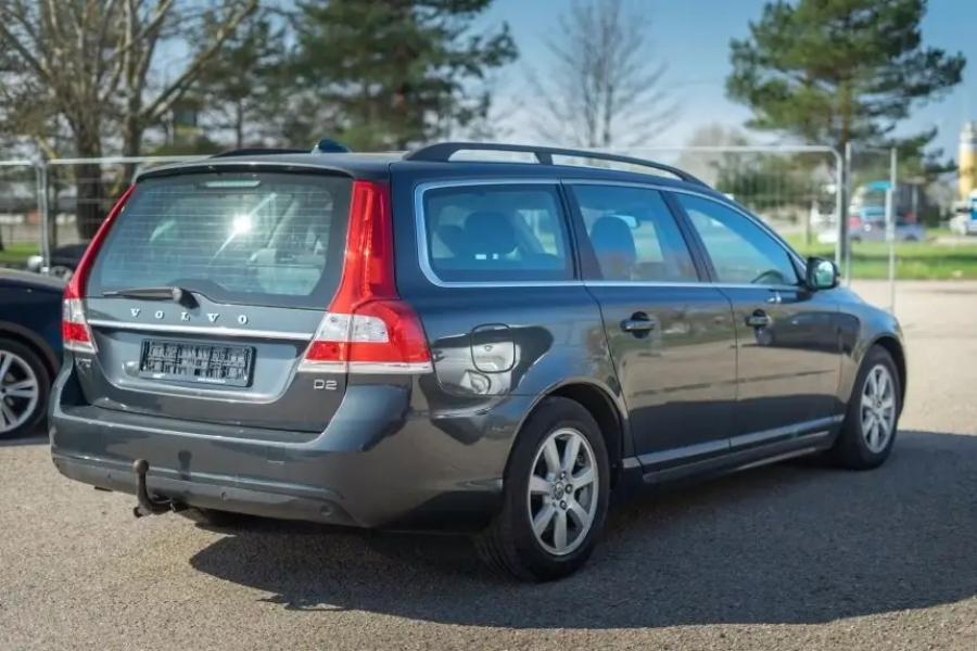Pelēks Volvo V70 2014 Liepāja, ar dzinēja tilpumu 1.60 L un nobraukumu 285 tūkst. km par 9950 €, foto 5 vietnē AUTOMOTO.COM.LV