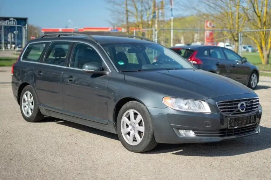 Pelēks Volvo V70 2014 Liepāja, ar dzinēja tilpumu 1.60 L un nobraukumu 285 tūkst. km par 9950 €, foto 6 vietnē AUTOMOTO.COM.LV