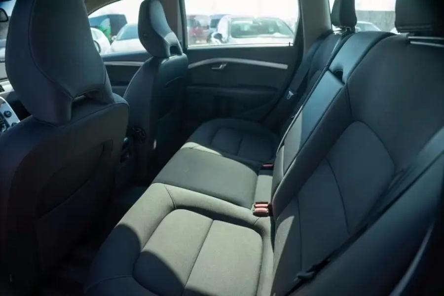 Pelēks Volvo V70 2014 Liepāja, ar dzinēja tilpumu 1.60 L un nobraukumu 285 tūkst. km par 9950 €, foto 10 vietnē AUTOMOTO.COM.LV