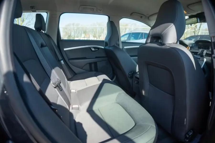 Pelēks Volvo V70 2014 Liepāja, ar dzinēja tilpumu 1.60 L un nobraukumu 285 tūkst. km par 9950 €, foto 12 vietnē AUTOMOTO.COM.LV