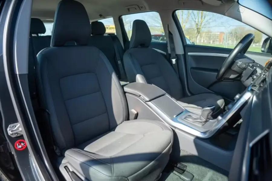 Pelēks Volvo V70 2014 Liepāja, ar dzinēja tilpumu 1.60 L un nobraukumu 285 tūkst. km par 9950 €, foto 13 vietnē AUTOMOTO.COM.LV