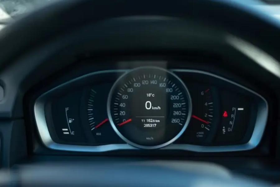 Pelēks Volvo V70 2014 Liepāja, ar dzinēja tilpumu 1.60 L un nobraukumu 285 tūkst. km par 9950 €, foto 14 vietnē AUTOMOTO.COM.LV