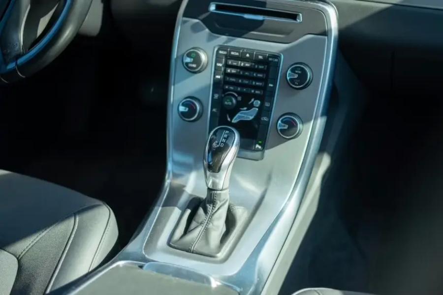 Pelēks Volvo V70 2014 Liepāja, ar dzinēja tilpumu 1.60 L un nobraukumu 285 tūkst. km par 9950 €, foto 15 vietnē AUTOMOTO.COM.LV