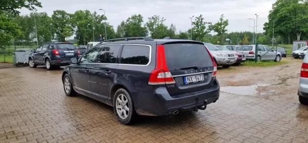 Pelēks Volvo V70 2014 Valmiera, ar dzinēja tilpumu 2.00 L un nobraukumu 292 tūkst. km par 4200 €, foto 4 vietnē AUTOMOTO.COM.LV