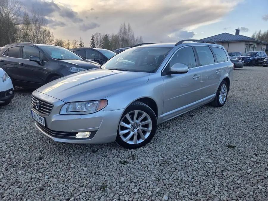 Grey Volvo V70 2014 in Jelgava, with an engine capacity of 2.00 L and mileage of 325 thousand km for 7200 €, photo 1 on AUTOMOTO.COM.LV