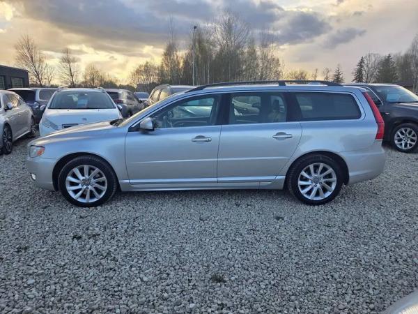Pelēks Volvo V70 2014 Jelgava, ar dzinēja tilpumu 2.00 L un nobraukumu 325 tūkst. km par 7200 €, foto 7 vietnē AUTOMOTO.COM.LV