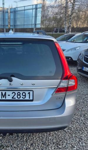 Grey Volvo V70 2014 in Jelgava, with an engine capacity of 2.00 L and mileage of 325 thousand km for 7200 €, photo 9 on AUTOMOTO.COM.LV