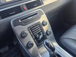 Grey Volvo V70 2014 in Jelgava, with an engine capacity of 2.00 L and mileage of 325 thousand km for 7200 €, photo 11 on AUTOMOTO.COM.LV
