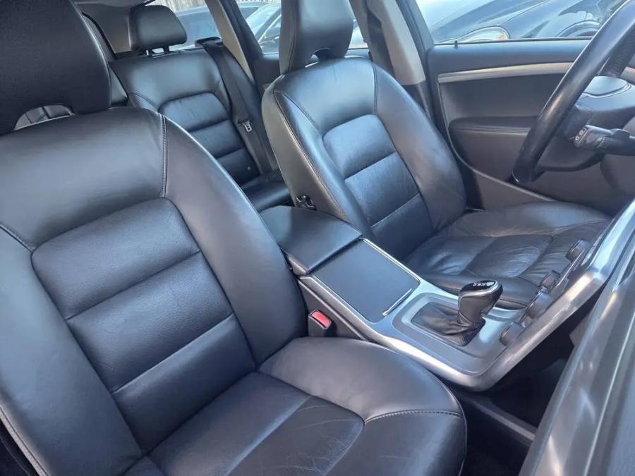 Grey Volvo V70 2014 in Jelgava, with an engine capacity of 2.00 L and mileage of 325 thousand km for 7200 €, photo 13 on AUTOMOTO.COM.LV
