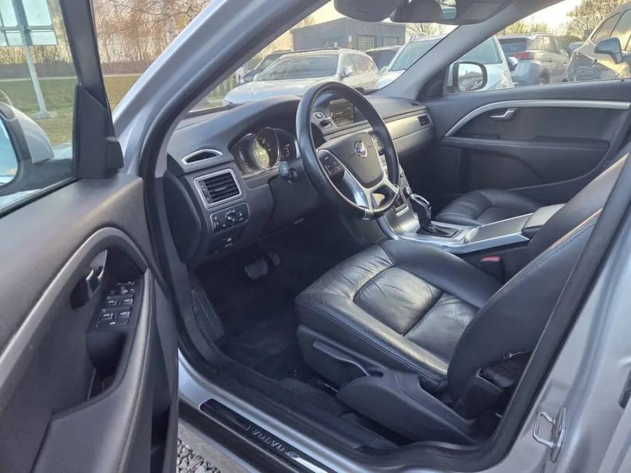 Grey Volvo V70 2014 in Jelgava, with an engine capacity of 2.00 L and mileage of 325 thousand km for 7200 €, photo 14 on AUTOMOTO.COM.LV