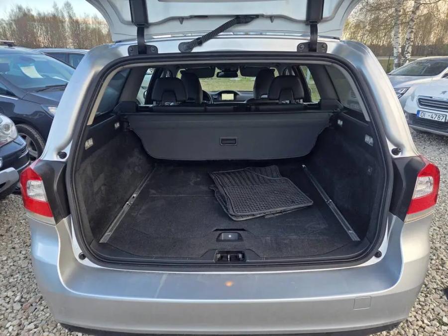 Grey Volvo V70 2014 in Jelgava, with an engine capacity of 2.00 L and mileage of 325 thousand km for 7200 €, photo 15 on AUTOMOTO.COM.LV