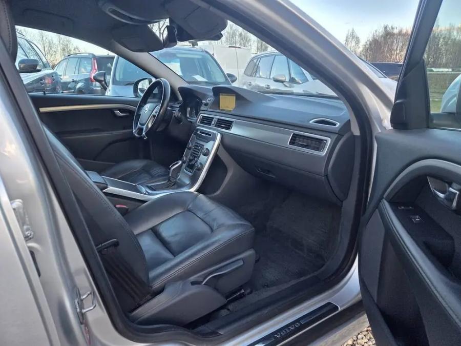 Grey Volvo V70 2014 in Jelgava, with an engine capacity of 2.00 L and mileage of 325 thousand km for 7200 €, photo 19 on AUTOMOTO.COM.LV