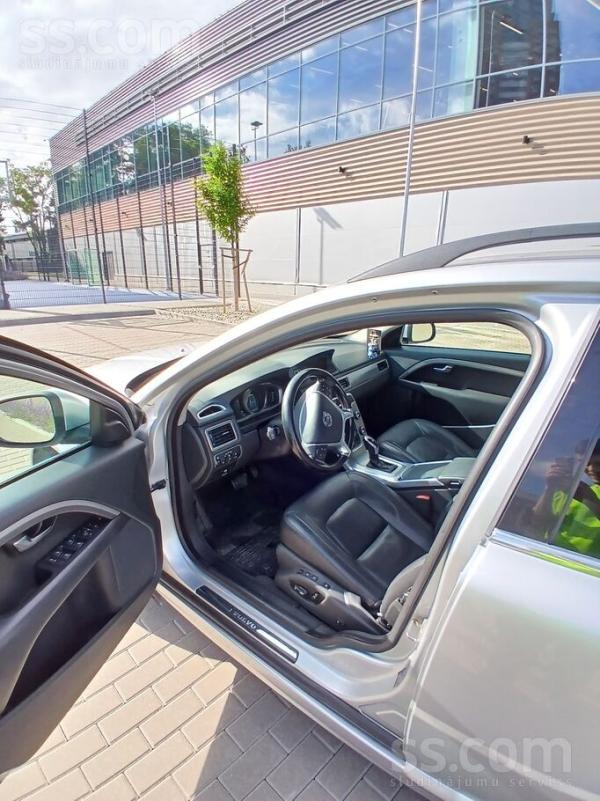 Grey Volvo V70 2014 in Riga, with an engine capacity of 2.00 L and mileage of 252 thousand km for 6500 €, photo 6 on AUTOMOTO.COM.LV