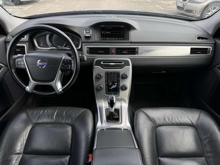 Grey Volvo V70 2014 in Vilnius, with an engine capacity of 1.97 L and mileage of 317 thousand km for 5490 €, photo 3 on AUTOMOTO.COM.LV