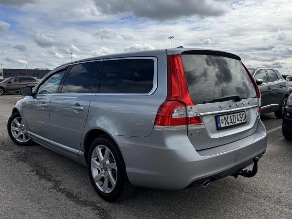 Grey Volvo V70 2014 in Vilnius, with an engine capacity of 1.97 L and mileage of 317 thousand km for 5490 €, photo 8 on AUTOMOTO.COM.LV