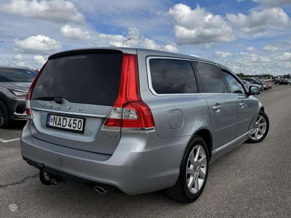 Grey Volvo V70 2014 in Vilnius, with an engine capacity of 1.97 L and mileage of 317 thousand km for 5490 €, photo 9 on AUTOMOTO.COM.LV