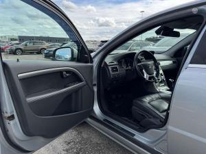 Grey Volvo V70 2014 in Vilnius, with an engine capacity of 1.97 L and mileage of 317 thousand km for 5490 €, photo 12 on AUTOMOTO.COM.LV