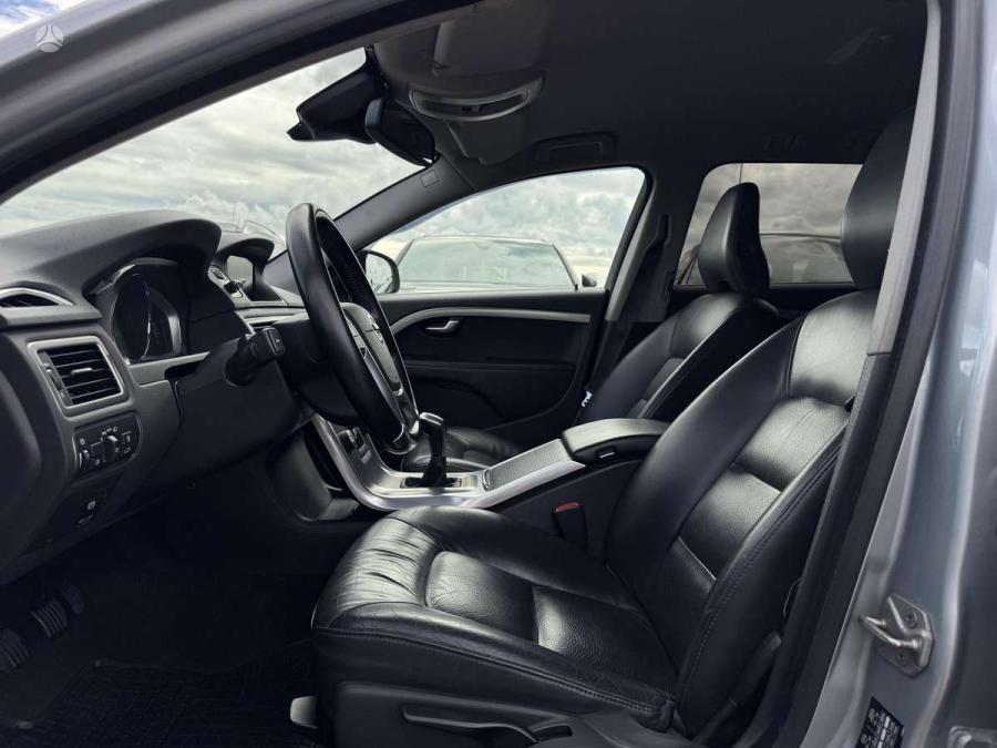 Grey Volvo V70 2014 in Vilnius, with an engine capacity of 1.97 L and mileage of 317 thousand km for 5490 €, photo 13 on AUTOMOTO.COM.LV