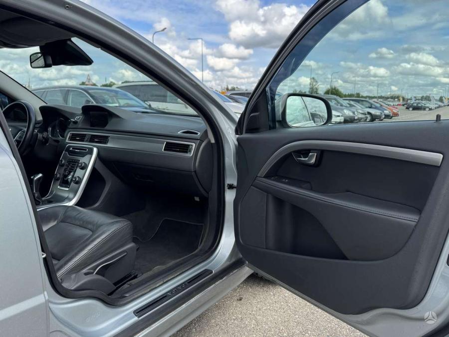 Grey Volvo V70 2014 in Vilnius, with an engine capacity of 1.97 L and mileage of 317 thousand km for 5490 €, photo 18 on AUTOMOTO.COM.LV