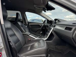 Grey Volvo V70 2014 in Vilnius, with an engine capacity of 1.97 L and mileage of 317 thousand km for 5490 €, photo 19 on AUTOMOTO.COM.LV