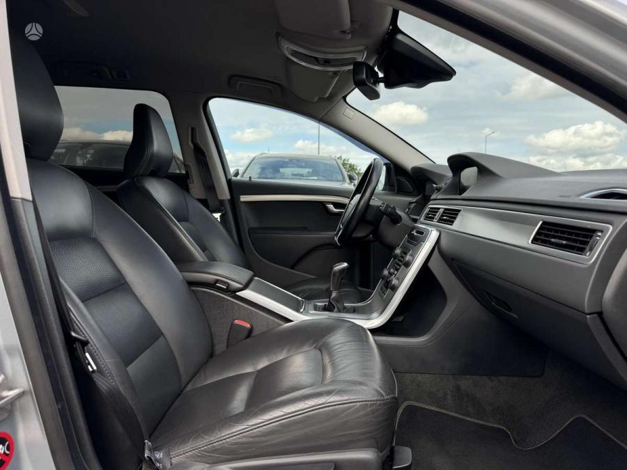 Grey Volvo V70 2014 in Vilnius, with an engine capacity of 1.97 L and mileage of 317 thousand km for 5490 €, photo 19 on AUTOMOTO.COM.LV