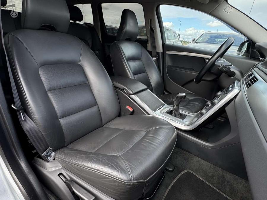 Grey Volvo V70 2014 in Vilnius, with an engine capacity of 1.97 L and mileage of 317 thousand km for 5490 €, photo 20 on AUTOMOTO.COM.LV