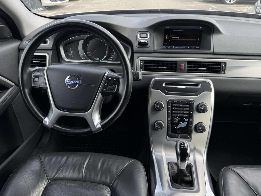 Grey Volvo V70 2014 in Vilnius, with an engine capacity of 1.97 L and mileage of 317 thousand km for 5490 €, photo 22 on AUTOMOTO.COM.LV
