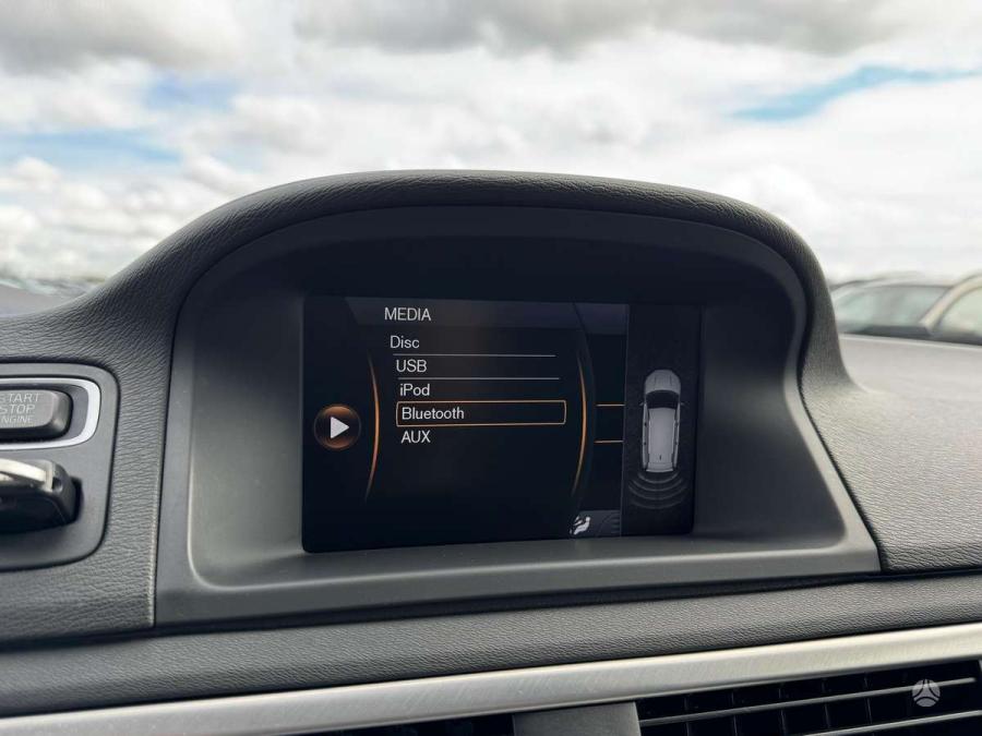 Grey Volvo V70 2014 in Vilnius, with an engine capacity of 1.97 L and mileage of 317 thousand km for 5490 €, photo 25 on AUTOMOTO.COM.LV