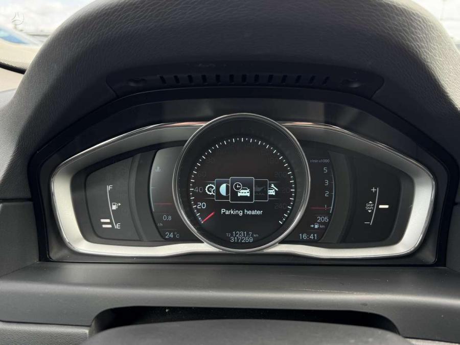 Grey Volvo V70 2014 in Vilnius, with an engine capacity of 1.97 L and mileage of 317 thousand km for 5490 €, photo 27 on AUTOMOTO.COM.LV