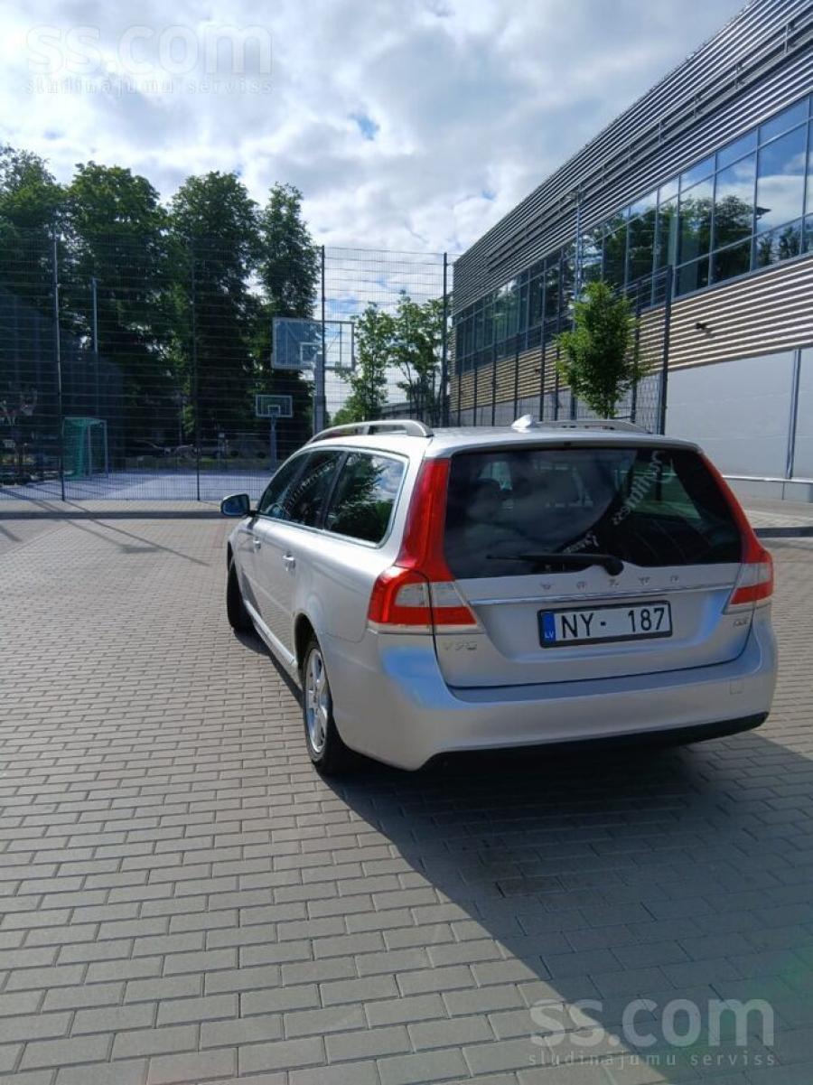 Pelēks Volvo V70 2014 Rīga, ar dzinēja tilpumu 2.00 L un nobraukumu 252 tūkst. km par 6500 €, foto 6 vietnē AUTOMOTO.COM.LV
