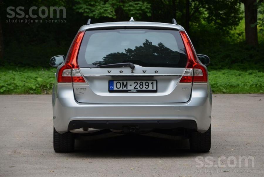 Grey Volvo V70 2014 in Riga, with an engine capacity of 2.00 L and mileage of 335 thousand km for 7790 €, photo 9 on AUTOMOTO.COM.LV