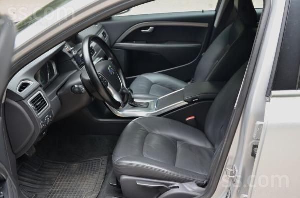 Pelēks Volvo V70 2014 Rīga, ar dzinēja tilpumu 2.00 L un nobraukumu 335 tūkst. km par 7790 €, foto 10 vietnē AUTOMOTO.COM.LV