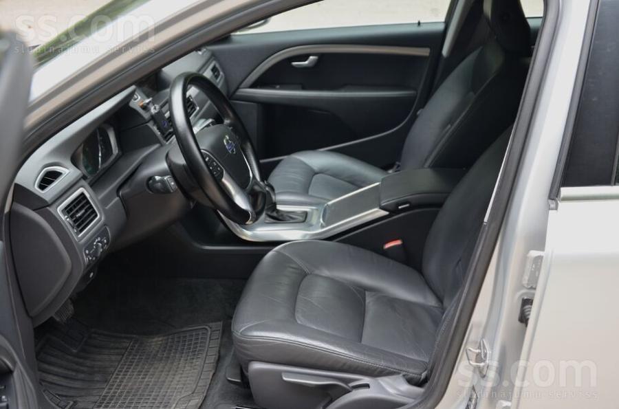 Grey Volvo V70 2014 in Riga, with an engine capacity of 2.00 L and mileage of 335 thousand km for 7790 €, photo 11 on AUTOMOTO.COM.LV