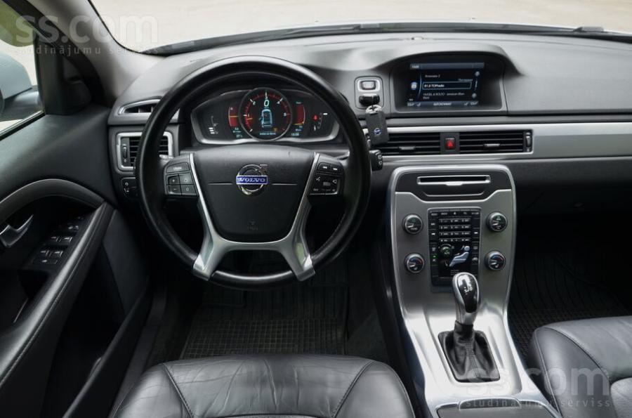 Grey Volvo V70 2014 in Riga, with an engine capacity of 2.00 L and mileage of 335 thousand km for 7790 €, photo 13 on AUTOMOTO.COM.LV